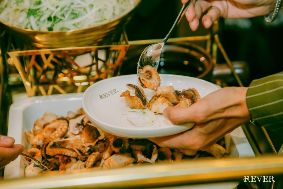 Rever Cruise - Bảo Tàng Văn Hóa Nổi Đa Văn Hóa tại Sài Gòn